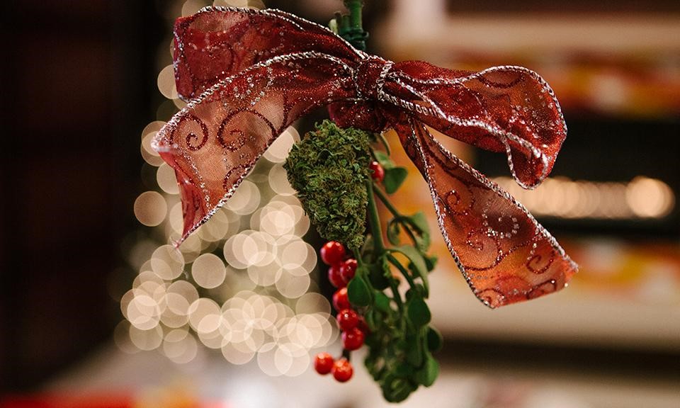 How to Make a Cannabis Mistletoe | Leafly