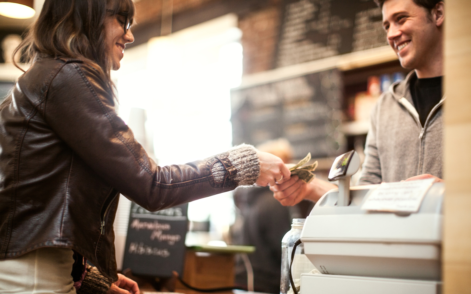 4 Bad Budtender Habits that Consumers Notice (and Hate) | Leafly