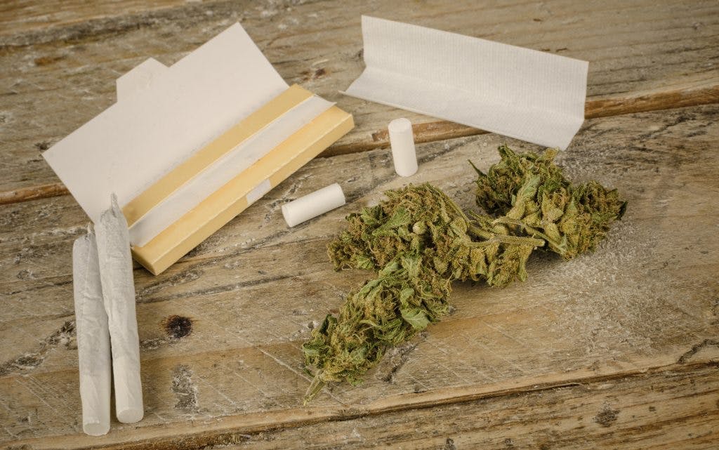 Buyer's guide to weed rolling papers | Leafly