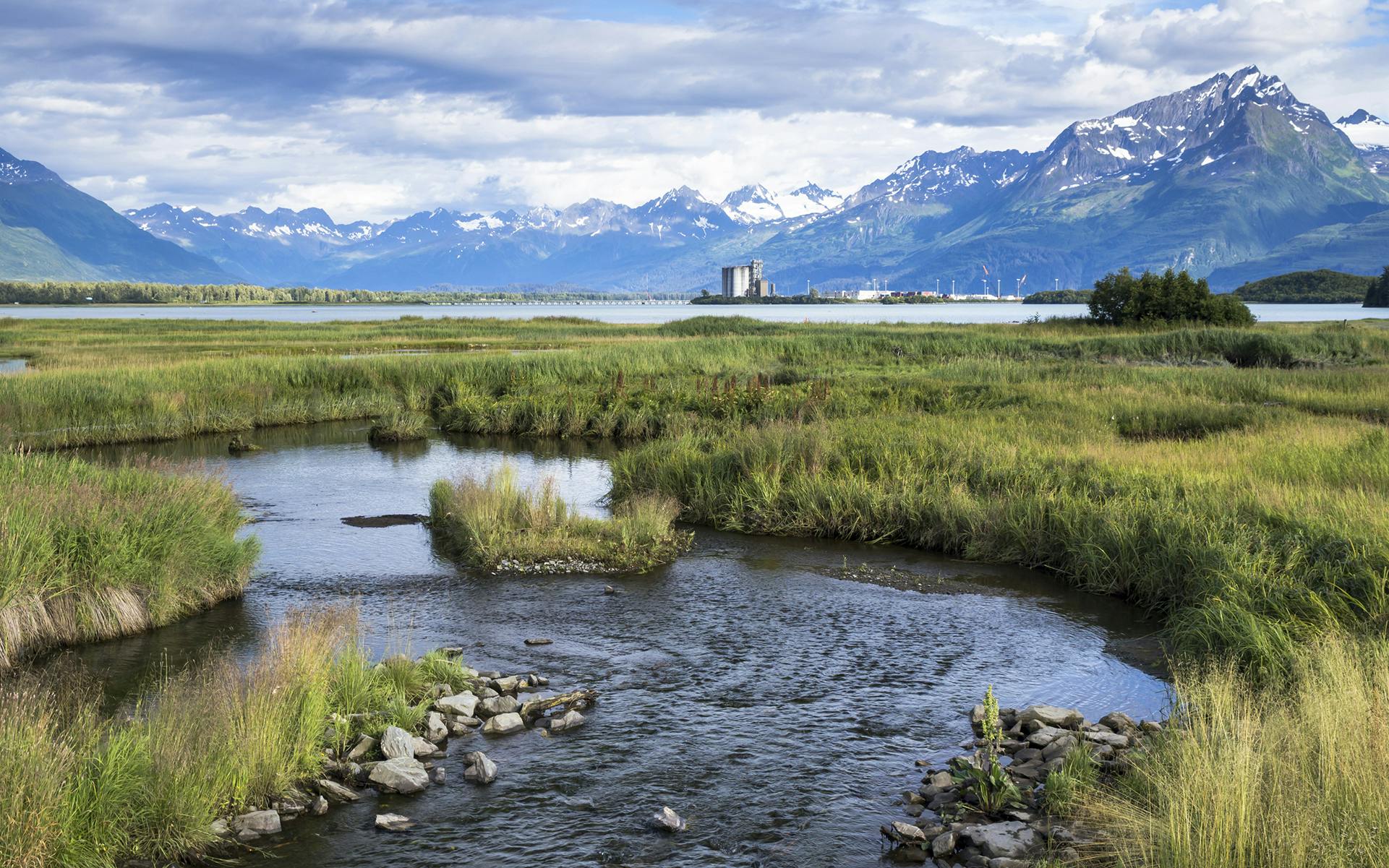 Next Milestone for Alaska's Young Cannabis Industry: Paying Taxes | Leafly