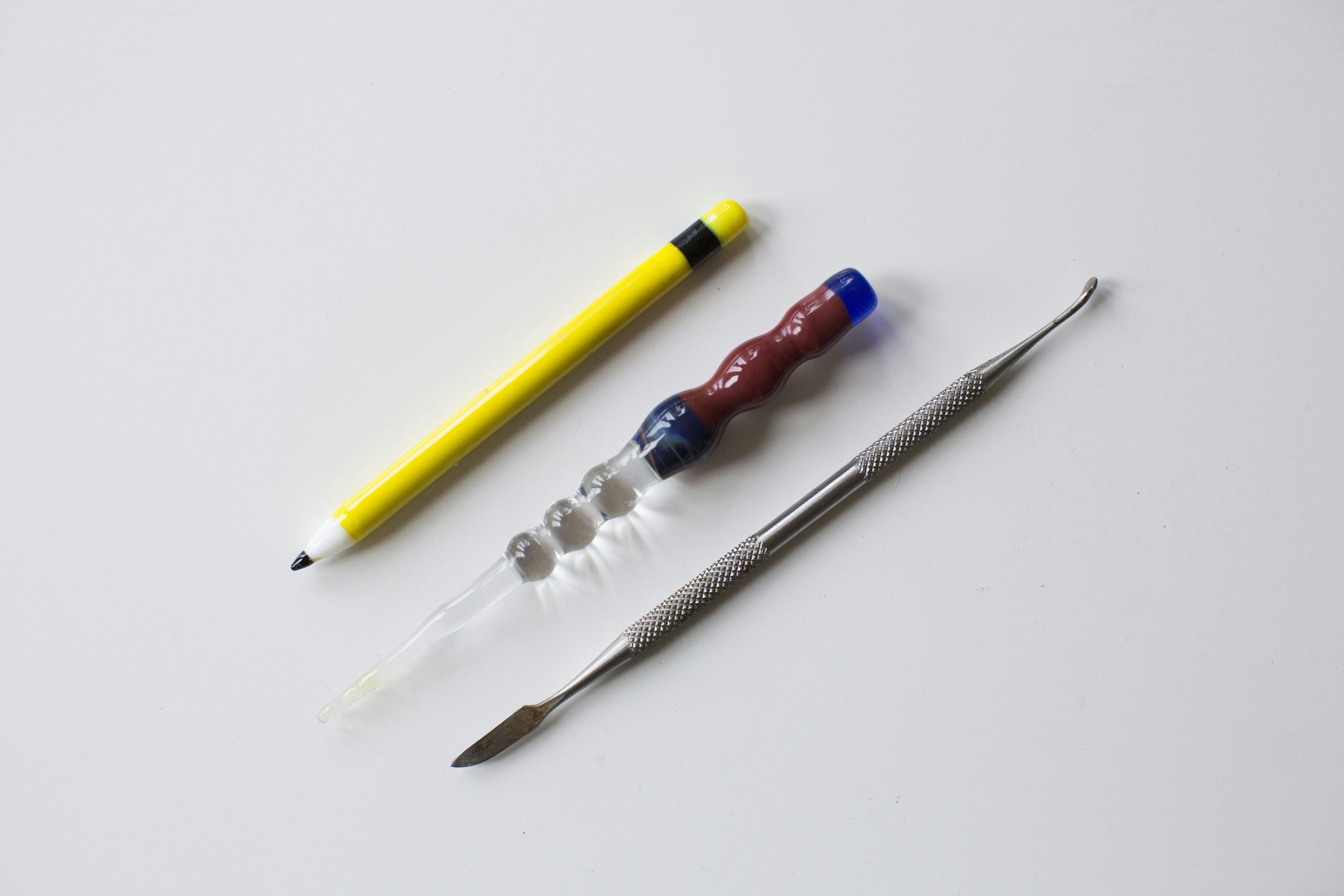what-is-a-dabber-cannabis-glossary-leafly