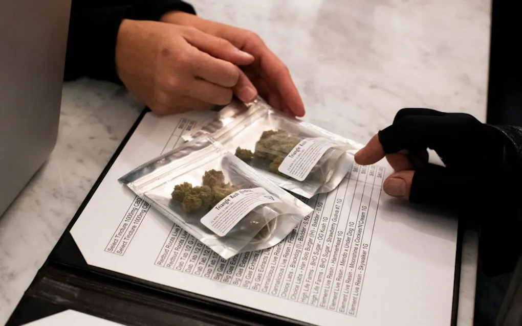 Michigan celebrates first legal cannabis purchases | Leafly